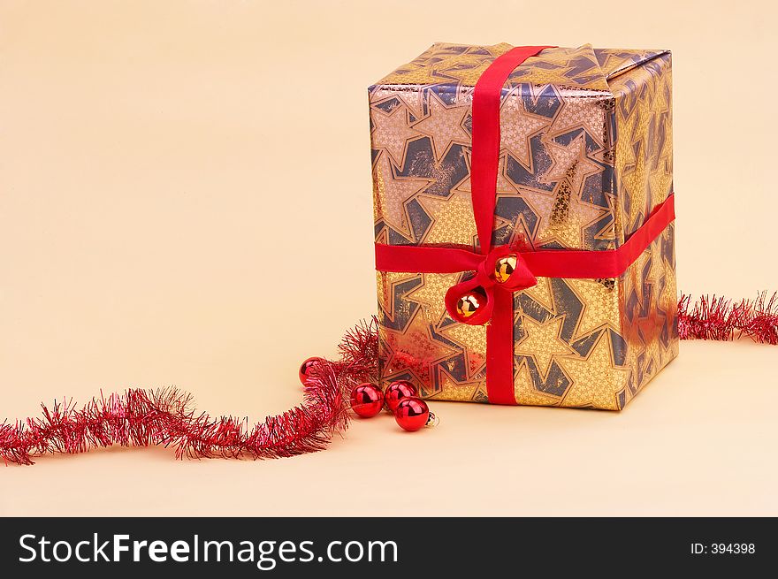 5+ Gold parcel goldenes geschenkpaket Free Stock Photos - StockFreeImages